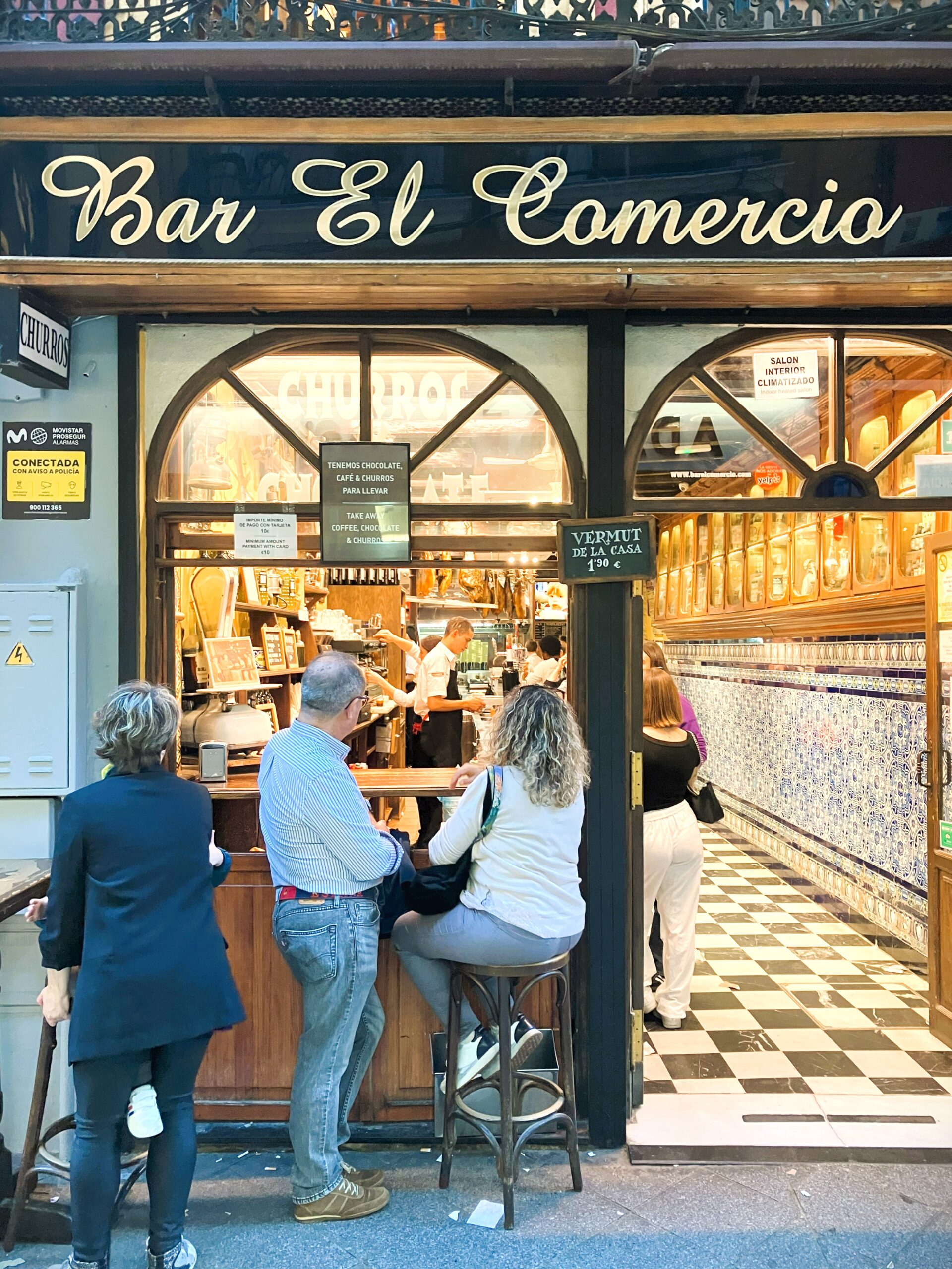 スペインのセビリアで昼から一人飲みできるおすすめバル | ソロ旅 note